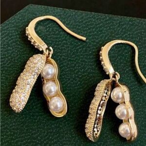 Jewelry | Three Pearls In A Crystal Pod Gold Steel Snap Snow Garden ...